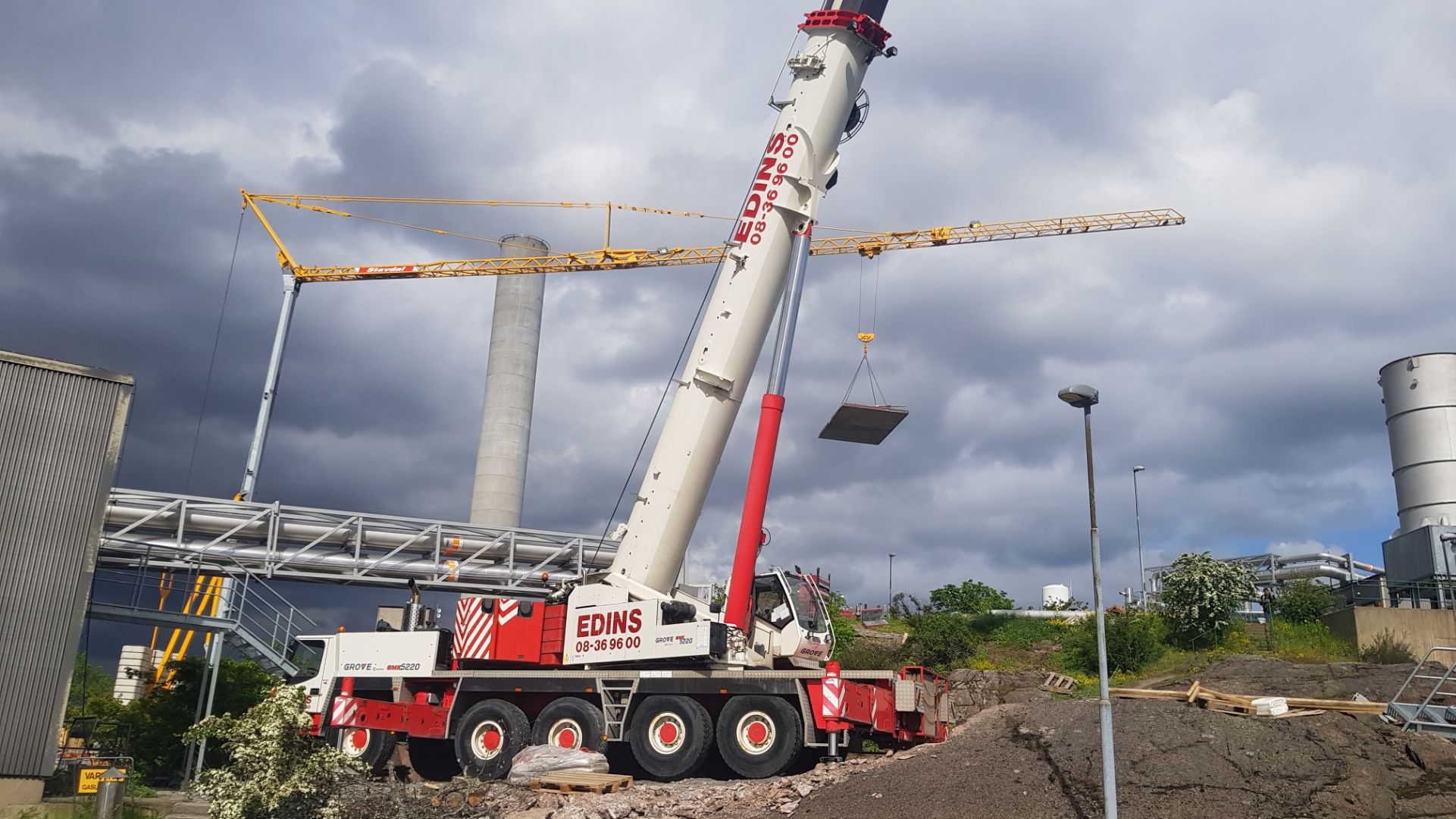 Hyr din mobilkran | Mobilkran Grove 220 ton | Edins Kranar